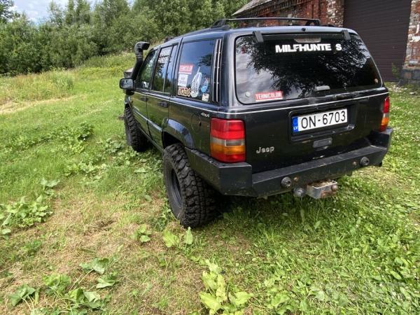 Black Jeep Grand Cherokee 1997 in Liepaja, with an engine capacity of 4.00 L and mileage of 328 thousand km for 4000 €, photo 7 on AUTOMOTO.COM.LV