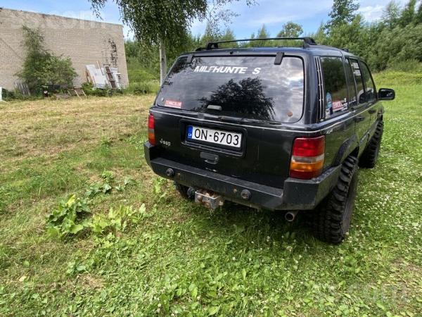 Black Jeep Grand Cherokee 1997 in Liepaja, with an engine capacity of 4.00 L and mileage of 328 thousand km for 4000 €, photo 8 on AUTOMOTO.COM.LV