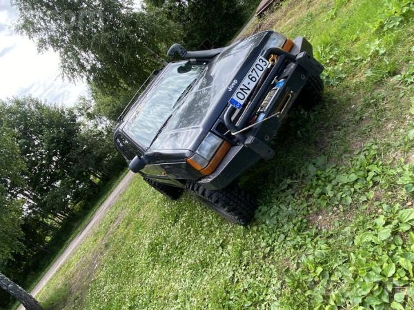 Black Jeep Grand Cherokee 1997 in Liepaja, with an engine capacity of 4.00 L and mileage of 328 thousand km for 4000 €, photo 10 on AUTOMOTO.COM.LV