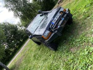 Black Jeep Grand Cherokee 1997 in Liepaja, with an engine capacity of 4.00 L and mileage of 328 thousand km for 4000 €, photo 15 on AUTOMOTO.COM.LV