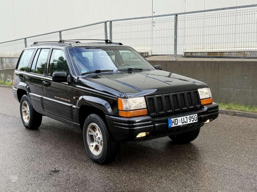 Black Jeep Grand Cherokee 1997 in Vilnius, with an engine capacity of 5.21 L and mileage of 461 thousand km for 5500 €, photo 3 on AUTOMOTO.COM.LV
