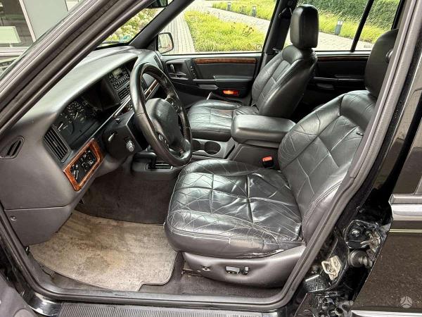 Black Jeep Grand Cherokee 1997 in Vilnius, with an engine capacity of 5.21 L and mileage of 461 thousand km for 5500 €, photo 11 on AUTOMOTO.COM.LV