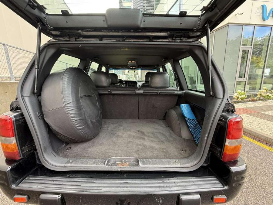 Black Jeep Grand Cherokee 1997 in Vilnius, with an engine capacity of 5.21 L and mileage of 461 thousand km for 5500 €, photo 17 on AUTOMOTO.COM.LV