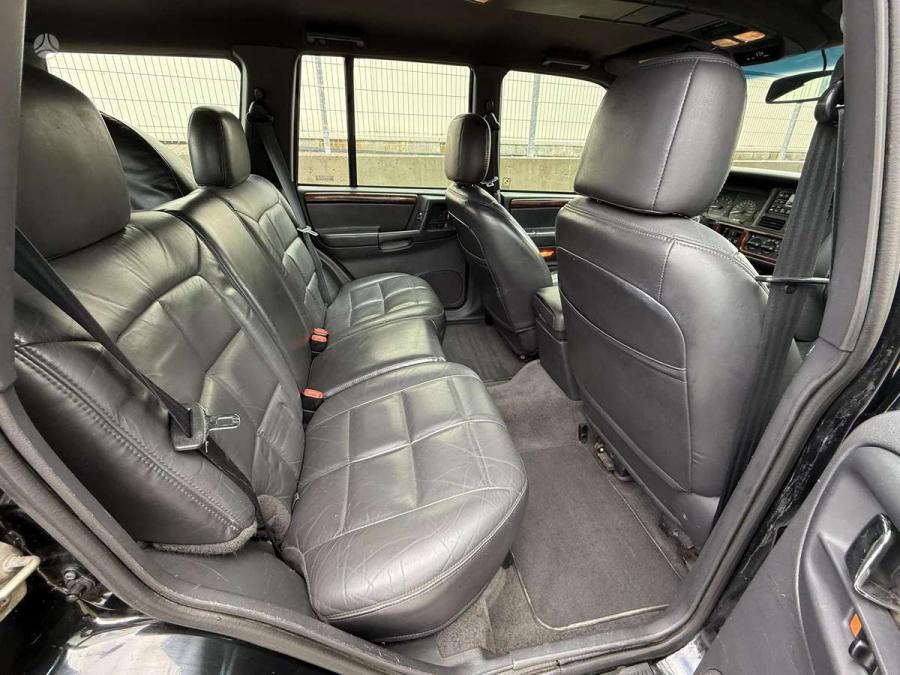Black Jeep Grand Cherokee 1997 in Vilnius, with an engine capacity of 5.21 L and mileage of 461 thousand km for 5500 €, photo 19 on AUTOMOTO.COM.LV