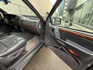 Black Jeep Grand Cherokee 1997 in Vilnius, with an engine capacity of 5.21 L and mileage of 461 thousand km for 5500 €, photo 20 on AUTOMOTO.COM.LV