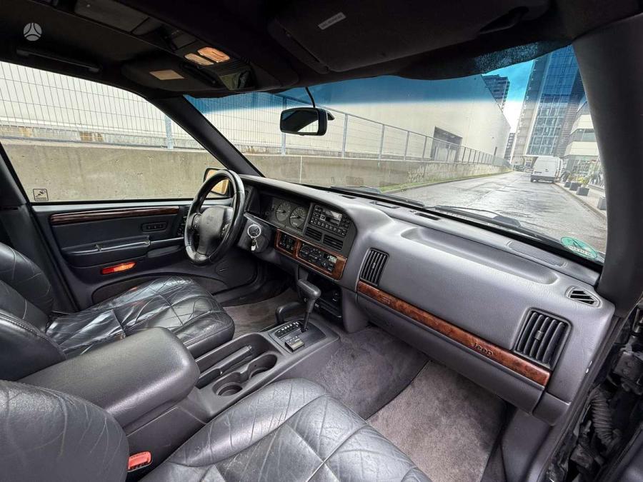 Black Jeep Grand Cherokee 1997 in Vilnius, with an engine capacity of 5.21 L and mileage of 461 thousand km for 5500 €, photo 22 on AUTOMOTO.COM.LV