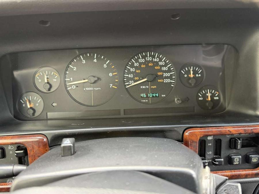 Black Jeep Grand Cherokee 1997 in Vilnius, with an engine capacity of 5.21 L and mileage of 461 thousand km for 5500 €, photo 25 on AUTOMOTO.COM.LV