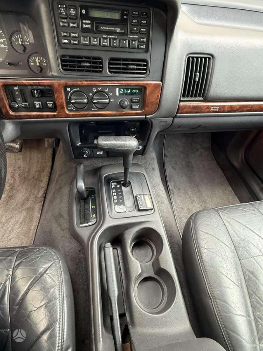 Black Jeep Grand Cherokee 1997 in Vilnius, with an engine capacity of 5.21 L and mileage of 461 thousand km for 5500 €, photo 27 on AUTOMOTO.COM.LV