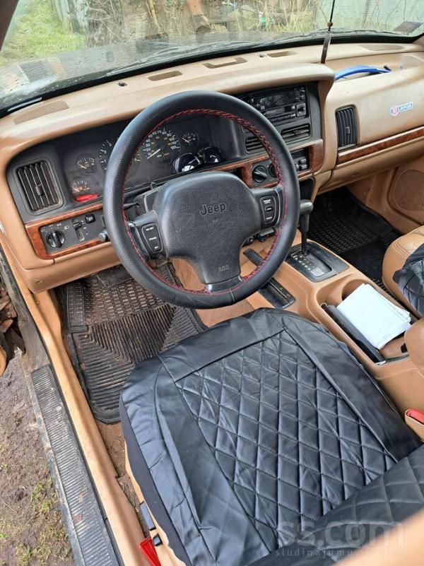 Black Jeep Grand Cherokee 1998 in Dobele, with an engine capacity of 5.20 L and mileage of 170 thousand km for 3800 €, photo 2 on AUTOMOTO.COM.LV