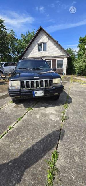 Melns Jeep Grand Cherokee 1998 Kauņa, ar dzinēja tilpumu 3.96 L un nobraukumu 182 tūkst. km par 1500 €, foto  vietnē AUTOMOTO.COM.LV