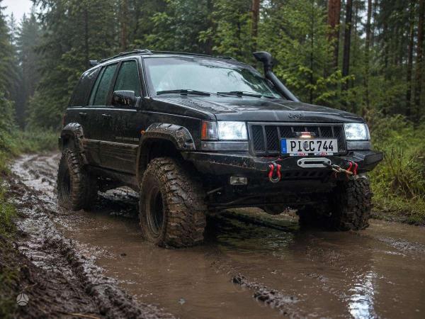 Melns Jeep Grand Cherokee 1998 Viļņa, ar dzinēja tilpumu 5.90 L un nobraukumu 301 tūkst. km par 8500 €, foto 2 vietnē AUTOMOTO.COM.LV