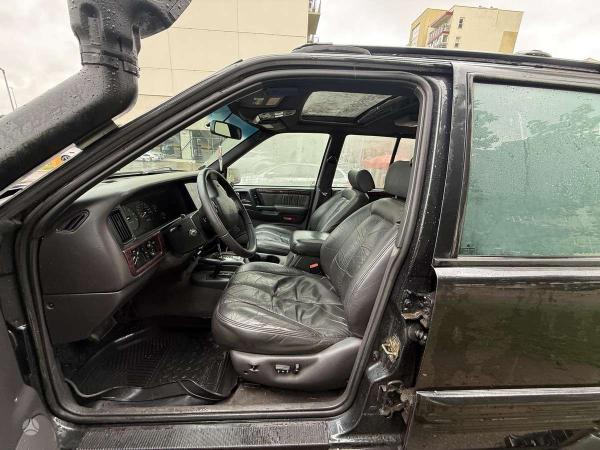 Melns Jeep Grand Cherokee 1998 Viļņa, ar dzinēja tilpumu 5.90 L un nobraukumu 301 tūkst. km par 8500 €, foto 7 vietnē AUTOMOTO.COM.LV