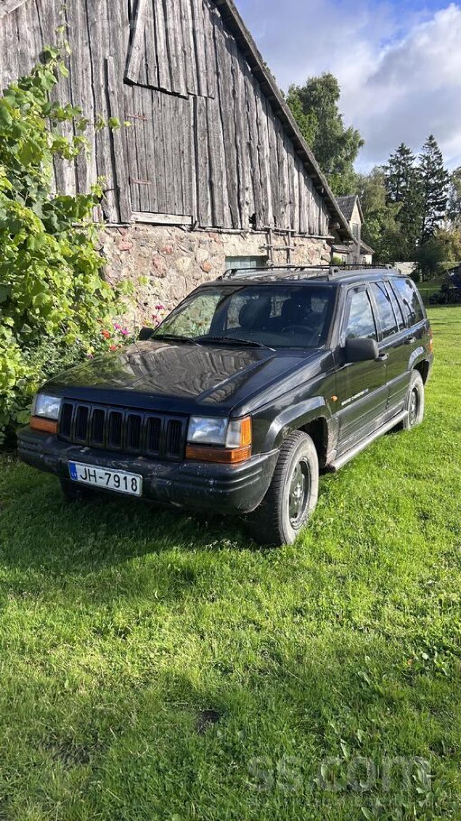 Black Jeep Grand Cherokee 1998 in Liepaja, with an engine capacity of 2.50 L and mileage of 0 thousand km for 545 €, photo 1 on AUTOMOTO.COM.LV