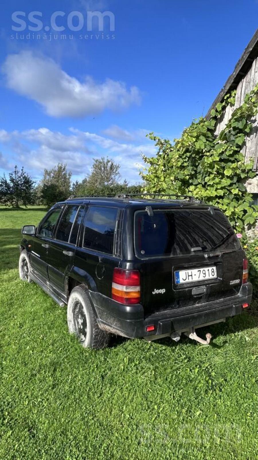 Black Jeep Grand Cherokee 1998 in Liepaja, with an engine capacity of 2.50 L and mileage of 0 thousand km for 545 €, photo 3 on AUTOMOTO.COM.LV