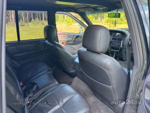 Melns Jeep Grand Cherokee 1998 Kuresāre, ar dzinēja tilpumu 5.90 L un nobraukumu 374 tūkst. km par 6100 €, foto 8 vietnē AUTOMOTO.COM.LV