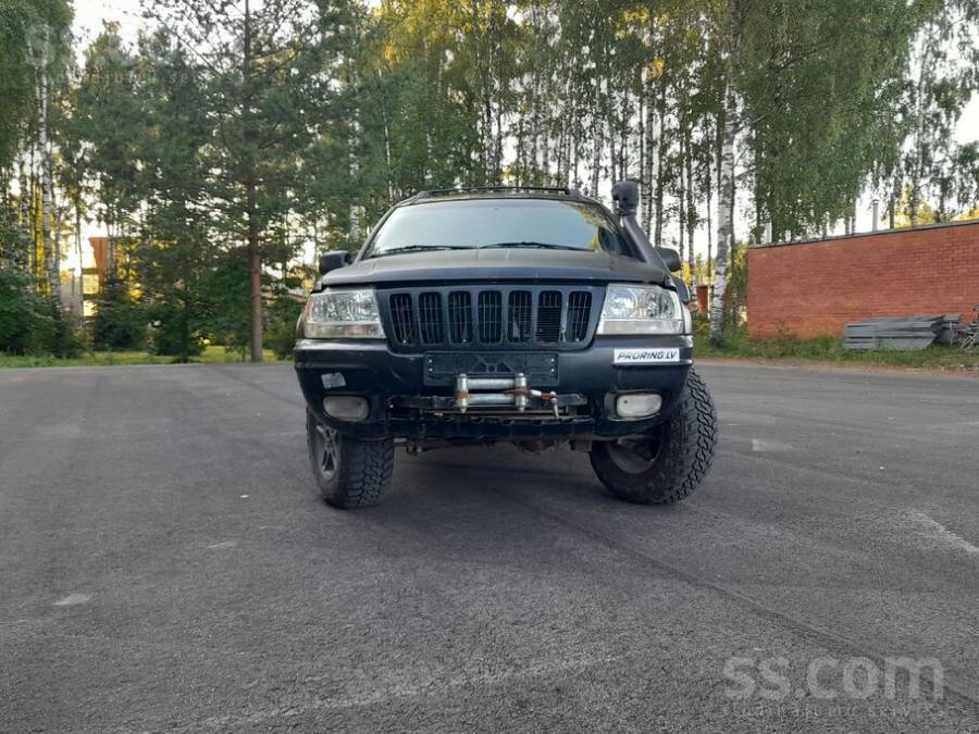 Black Jeep Grand Cherokee 1999 in Riga, with an engine capacity of 4.70 L and mileage of 268 thousand km for 3600 €, photo 9 on AUTOMOTO.COM.LV