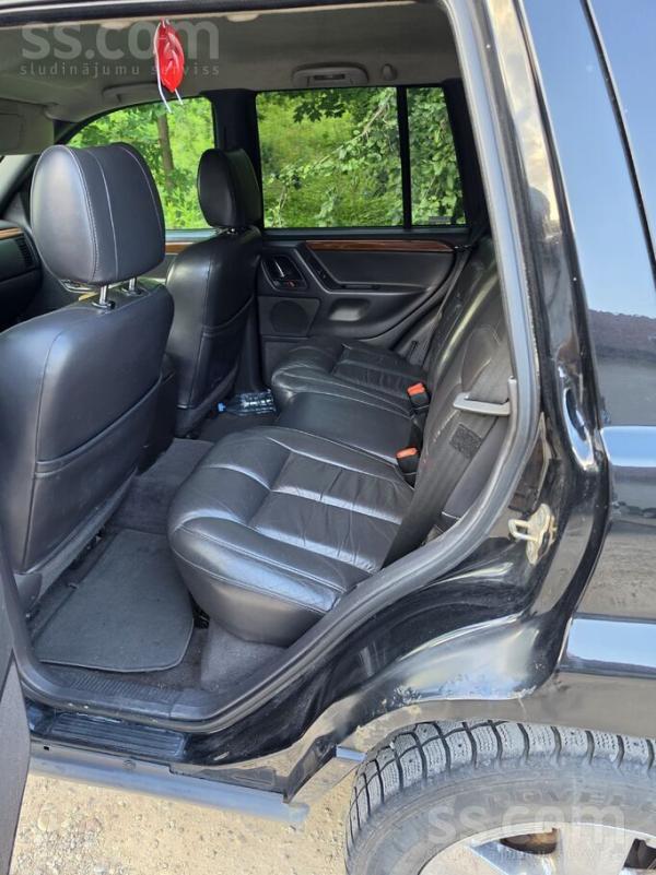 Black Jeep Grand Cherokee 1999 in Talsi, with an engine capacity of 4.70 L and mileage of 340 thousand km for 1950 €, photo 6 on AUTOMOTO.COM.LV