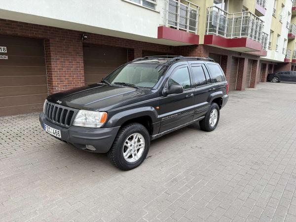 Black Jeep Grand Cherokee 2000 in Vilnius, with an engine capacity of 3.12 L and mileage of 230 thousand km for 1600 €, photo 1 on AUTOMOTO.COM.LV