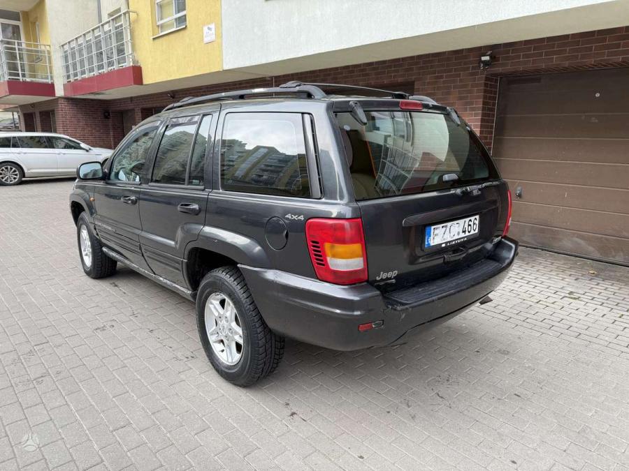 Black Jeep Grand Cherokee 2000 in Vilnius, with an engine capacity of 3.12 L and mileage of 230 thousand km for 1600 €, photo 3 on AUTOMOTO.COM.LV