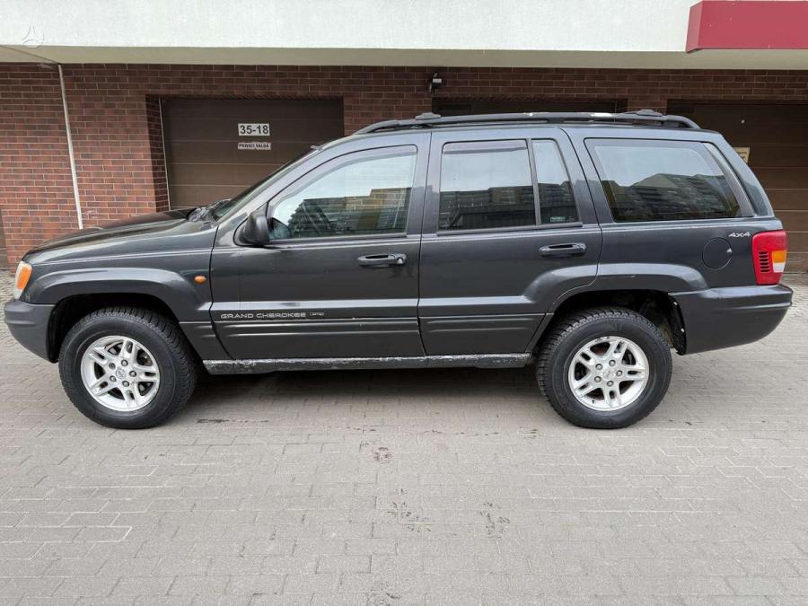 Black Jeep Grand Cherokee 2000 in Vilnius, with an engine capacity of 3.12 L and mileage of 230 thousand km for 1600 €, photo 5 on AUTOMOTO.COM.LV