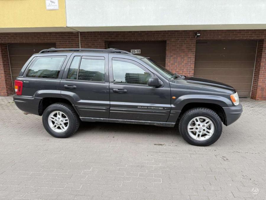 Black Jeep Grand Cherokee 2000 in Vilnius, with an engine capacity of 3.12 L and mileage of 230 thousand km for 1600 €, photo 6 on AUTOMOTO.COM.LV