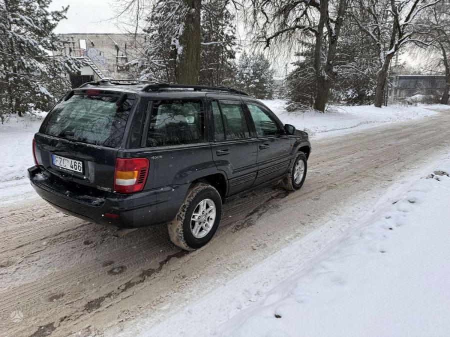 Melns Jeep Grand Cherokee 2000 Viļņa, ar dzinēja tilpumu 3.12 L un nobraukumu 250 tūkst. km par 1600 €, foto 4 vietnē AUTOMOTO.COM.LV