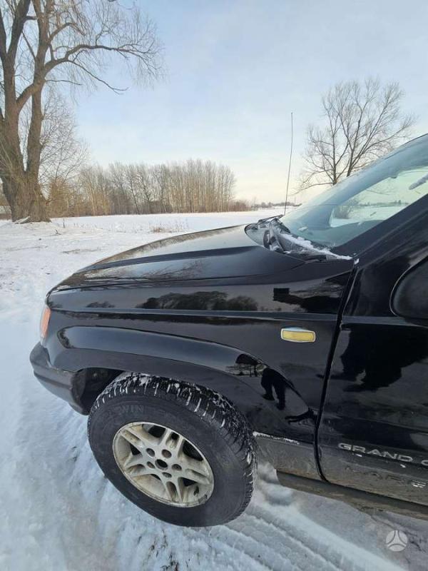 Black Jeep Grand Cherokee 2001 in Panevezys, with an engine capacity of 4.70 L and mileage of 206 thousand km for 3700 €, photo 5 on AUTOMOTO.COM.LV