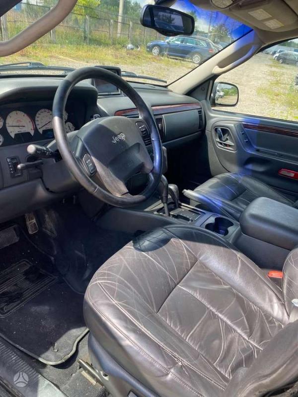 Black Jeep Grand Cherokee 2002 in Panevezys, with an engine capacity of 2.69 L and mileage of 236 thousand km for 3100 €, photo 9 on AUTOMOTO.COM.LV