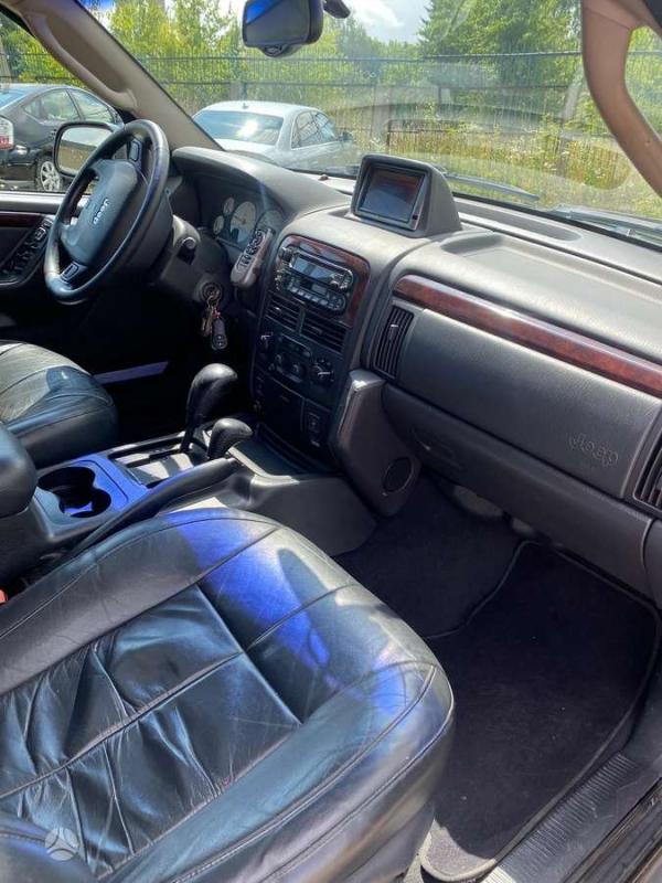 Black Jeep Grand Cherokee 2002 in Panevezys, with an engine capacity of 2.69 L and mileage of 236 thousand km for 3100 €, photo 10 on AUTOMOTO.COM.LV