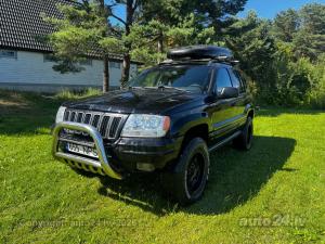 Melns Jeep Grand Cherokee 2002 Tallina, ar dzinēja tilpumu 2.70 L un nobraukumu 399 tūkst. km par 4100 €, foto  vietnē AUTOMOTO.COM.LV