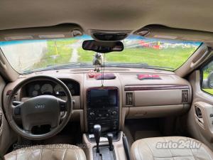 Black Jeep Grand Cherokee 2003 in Tallinn, with an engine capacity of 2.70 L and mileage of 417 thousand km for 4900 €, photo 5 on AUTOMOTO.COM.LV