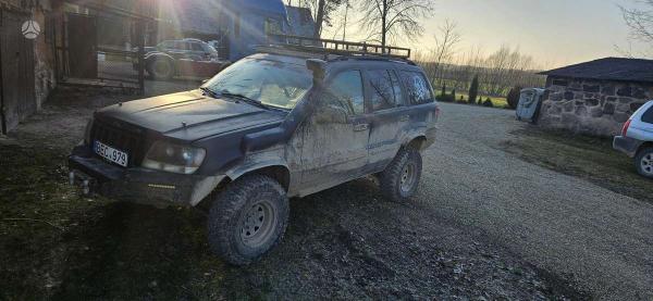 Black Jeep Grand Cherokee 2004 in Radviliskis, with an engine capacity of 3.96 L and mileage of 180 thousand km for 2500 €, photo 4 on AUTOMOTO.COM.LV