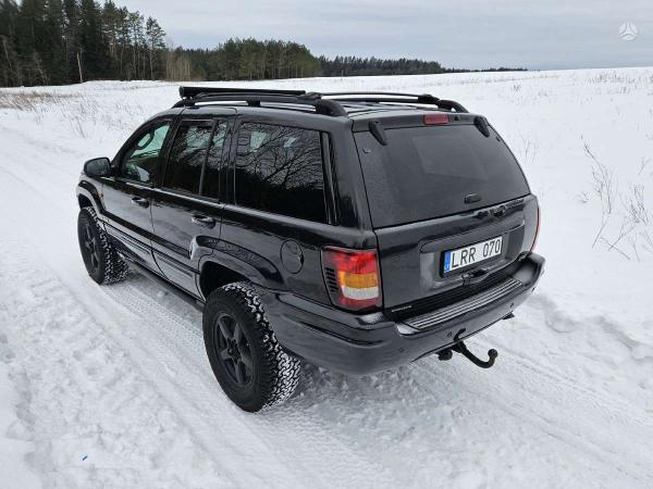 Black Jeep Grand Cherokee 2004 in Vilnius, with an engine capacity of 2.70 L and mileage of 196 thousand km for 6200 €, photo 3 on AUTOMOTO.COM.LV