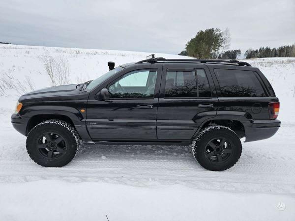 Black Jeep Grand Cherokee 2004 in Vilnius, with an engine capacity of 2.70 L and mileage of 196 thousand km for 6200 €, photo 7 on AUTOMOTO.COM.LV