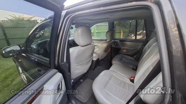 Melns Jeep Grand Cherokee 2004 Tallina, ar dzinēja tilpumu 2.70 L un nobraukumu 345 tūkst. km par 4999 €, foto 5 vietnē AUTOMOTO.COM.LV