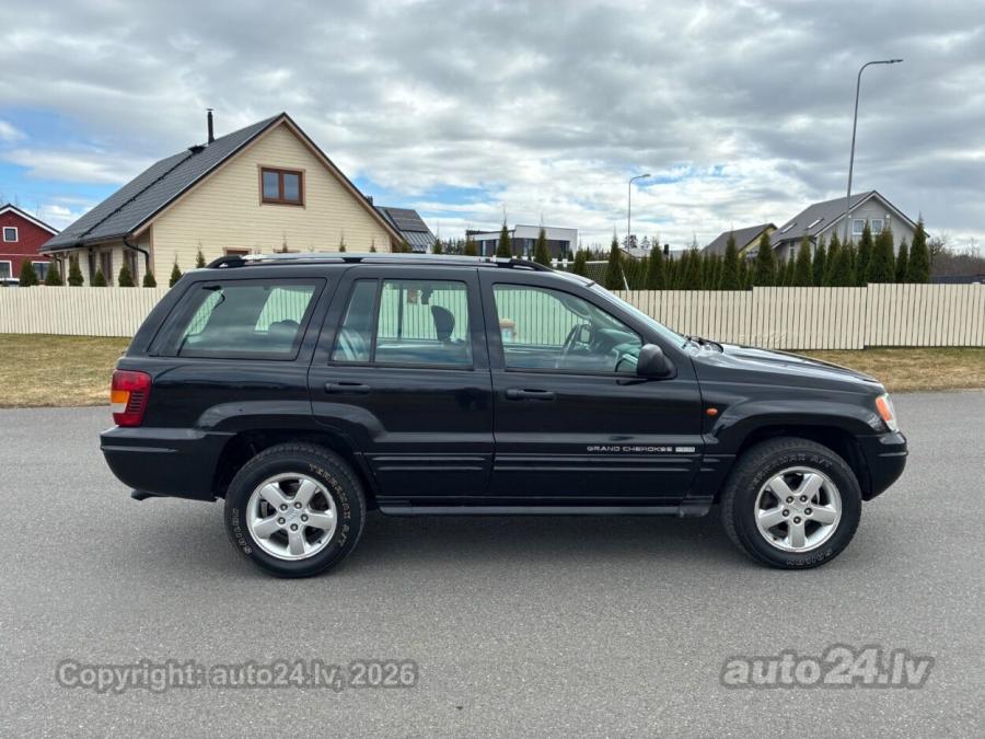 Black Jeep Grand Cherokee 2004 in Tallinn, with an engine capacity of 2.70 L and mileage of 330 thousand km for 3400 €, photo 4 on AUTOMOTO.COM.LV