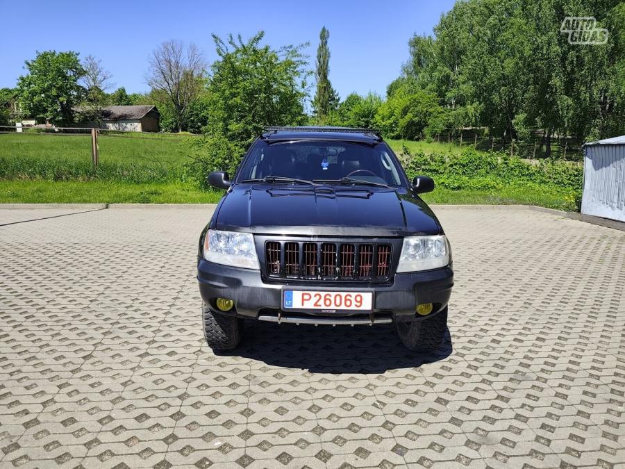 Black Jeep Grand Cherokee 2004 in Moletai, with an engine capacity of 2.70 L and mileage of 400 thousand km for 3100 €, photo 1 on AUTOMOTO.COM.LV