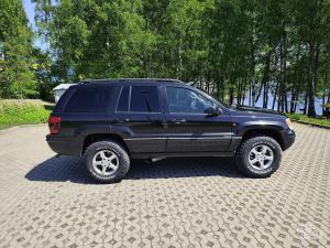 Black Jeep Grand Cherokee 2004 in Moletai, with an engine capacity of 2.70 L and mileage of 400 thousand km for 3100 €, photo 3 on AUTOMOTO.COM.LV