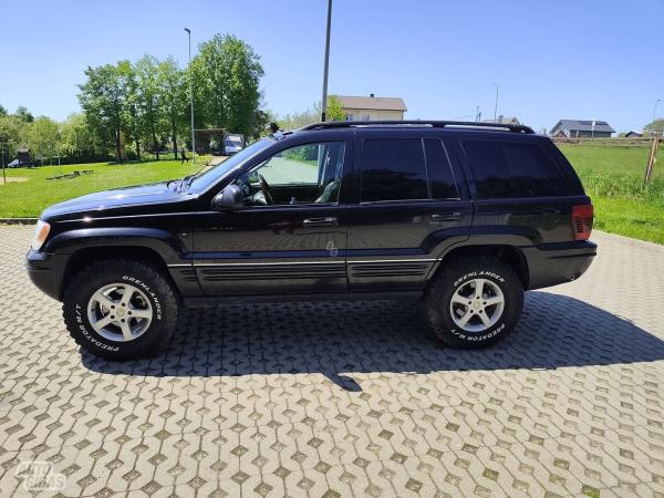 Black Jeep Grand Cherokee 2004 in Moletai, with an engine capacity of 2.70 L and mileage of 400 thousand km for 3100 €, photo 3 on AUTOMOTO.COM.LV