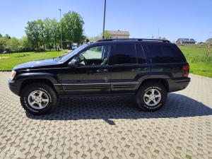 Black Jeep Grand Cherokee 2004 in Moletai, with an engine capacity of 2.70 L and mileage of 400 thousand km for 3100 €, photo 4 on AUTOMOTO.COM.LV