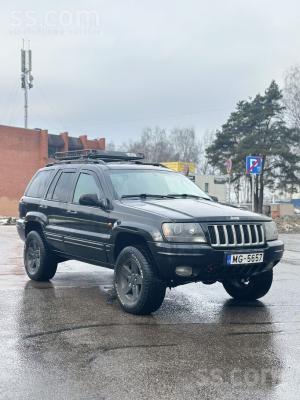 Melns Jeep Grand Cherokee 2004 Rīga, ar dzinēja tilpumu 2.70 L un nobraukumu 311 tūkst. km par 5300 €, foto  vietnē AUTOMOTO.COM.LV