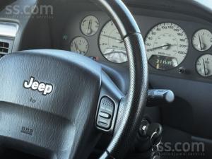 Melns Jeep Grand Cherokee 2004 Rīga, ar dzinēja tilpumu 2.70 L un nobraukumu 311 tūkst. km par 5300 €, foto 4 vietnē AUTOMOTO.COM.LV