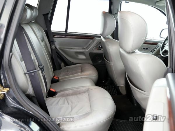 Melns Jeep Grand Cherokee 2004 Tallina, ar dzinēja tilpumu 2.70 L un nobraukumu 379 tūkst. km par 2299 €, foto 7 vietnē AUTOMOTO.COM.LV