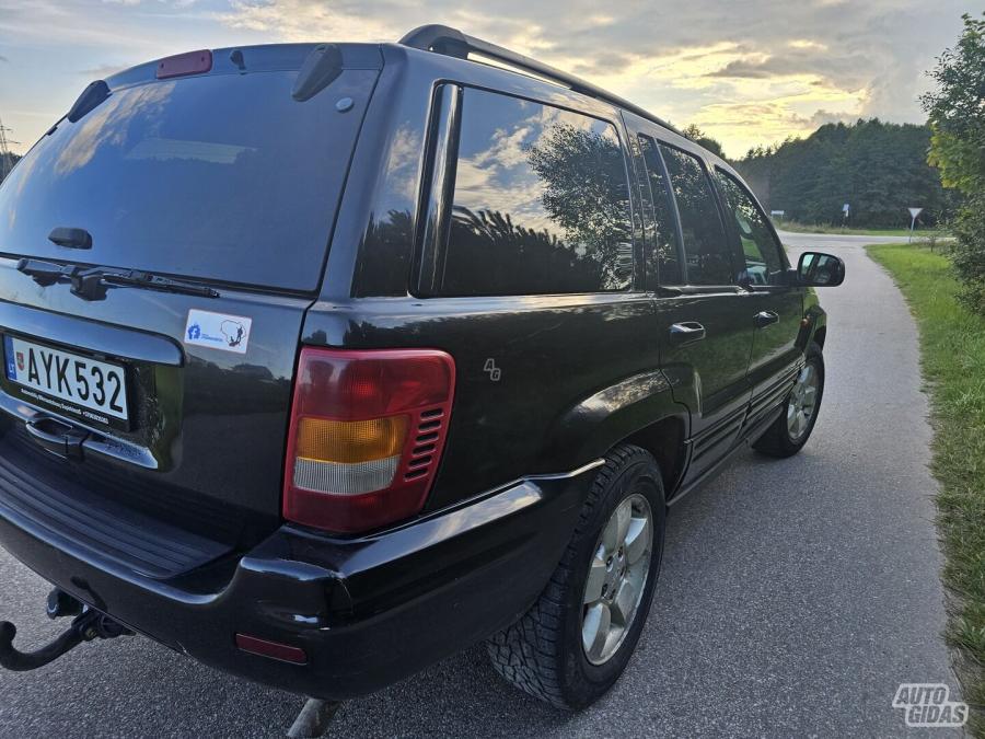 Black Jeep Grand Cherokee 2004 in Vilnius, with an engine capacity of 4.00 L and mileage of 207 thousand km for 2550 €, photo 5 on AUTOMOTO.COM.LV