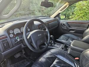 Black Jeep Grand Cherokee 2004 in Vilnius, with an engine capacity of 4.00 L and mileage of 207 thousand km for 2550 €, photo 9 on AUTOMOTO.COM.LV