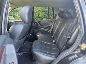 Black Jeep Grand Cherokee 2004 in Vilnius, with an engine capacity of 4.00 L and mileage of 207 thousand km for 2550 €, photo 13 on AUTOMOTO.COM.LV