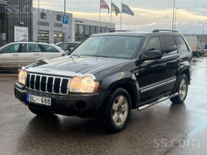 Black Jeep Grand Cherokee 2005 in Riga, with an engine capacity of 3.00 L and mileage of 330 thousand km for 2799 €, photo 3 on AUTOMOTO.COM.LV