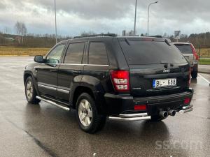 Black Jeep Grand Cherokee 2005 in Riga, with an engine capacity of 3.00 L and mileage of 330 thousand km for 2799 €, photo 4 on AUTOMOTO.COM.LV