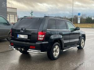 Black Jeep Grand Cherokee 2005 in Riga, with an engine capacity of 3.00 L and mileage of 330 thousand km for 2799 €, photo 5 on AUTOMOTO.COM.LV