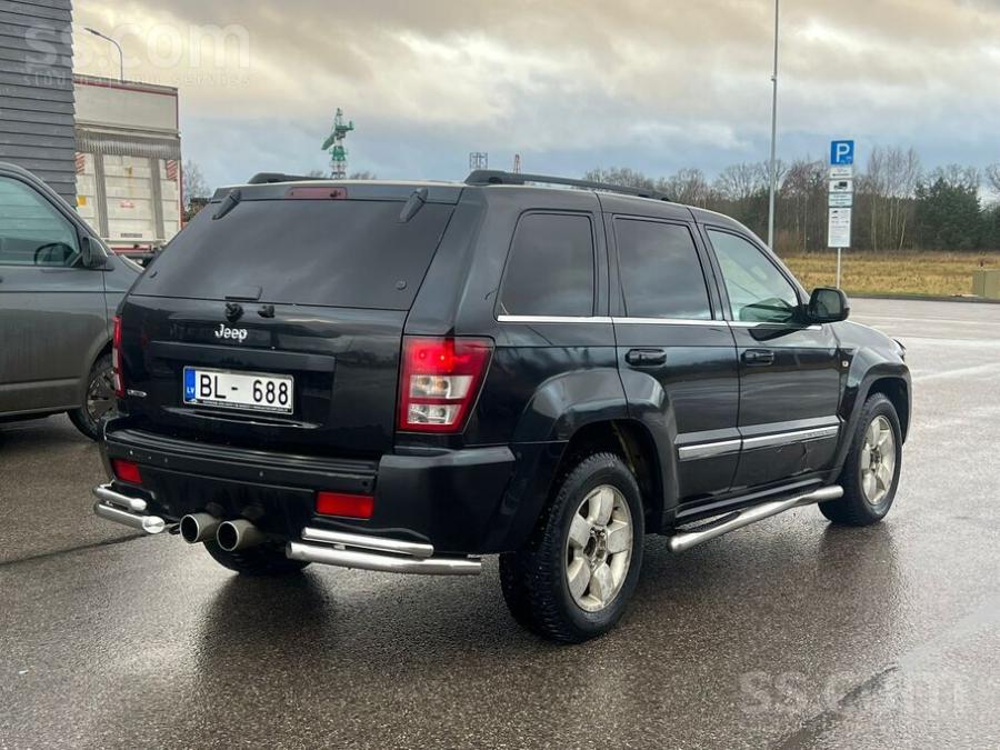 Black Jeep Grand Cherokee 2005 in Riga, with an engine capacity of 3.00 L and mileage of 330 thousand km for 2799 €, photo 5 on AUTOMOTO.COM.LV